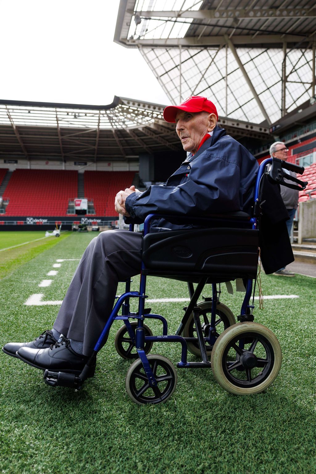 102-year-old Ivor Taylor visits Ashton Gate - Bristol City FC
