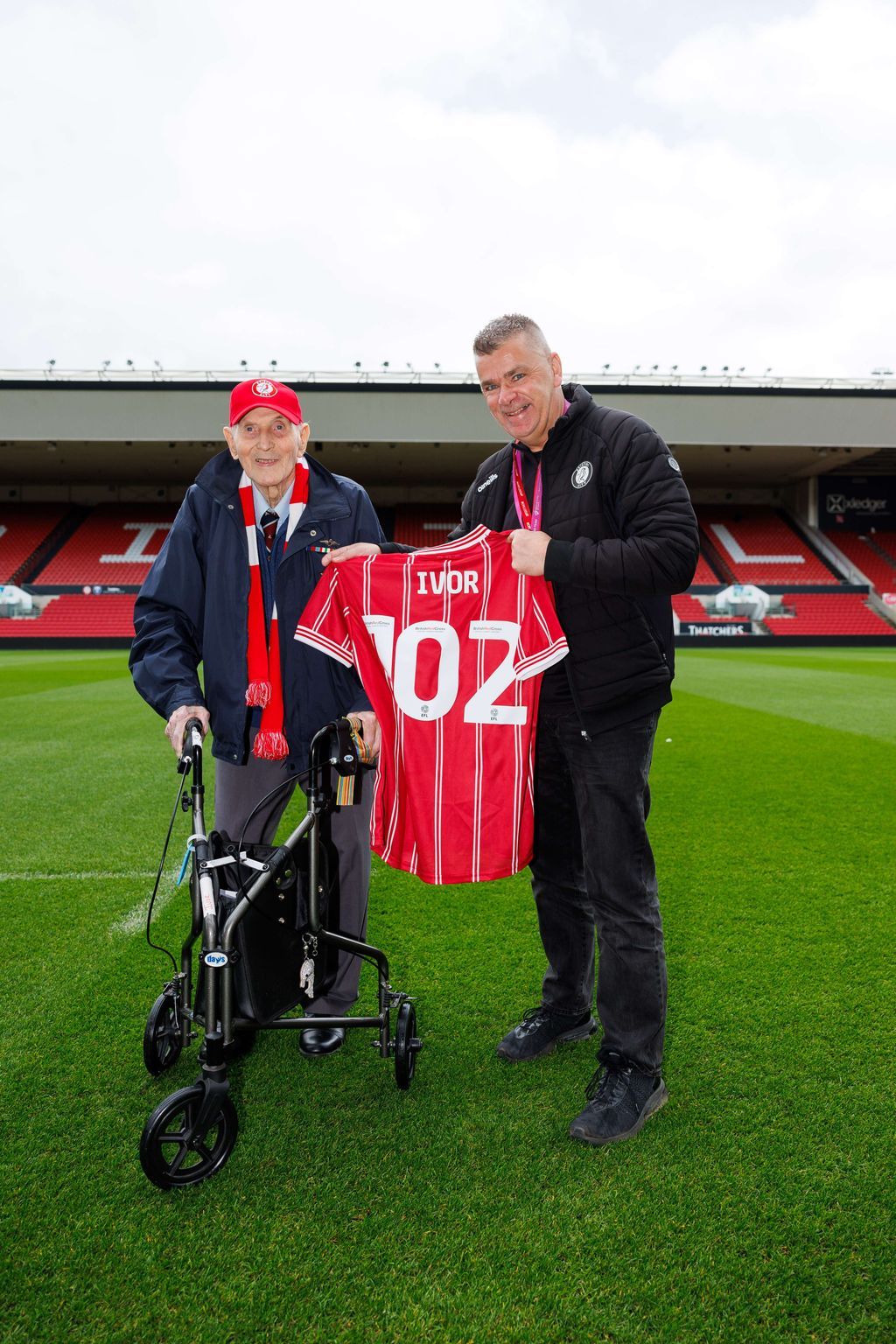 102-year-old Ivor Taylor visits Ashton Gate - Bristol City FC