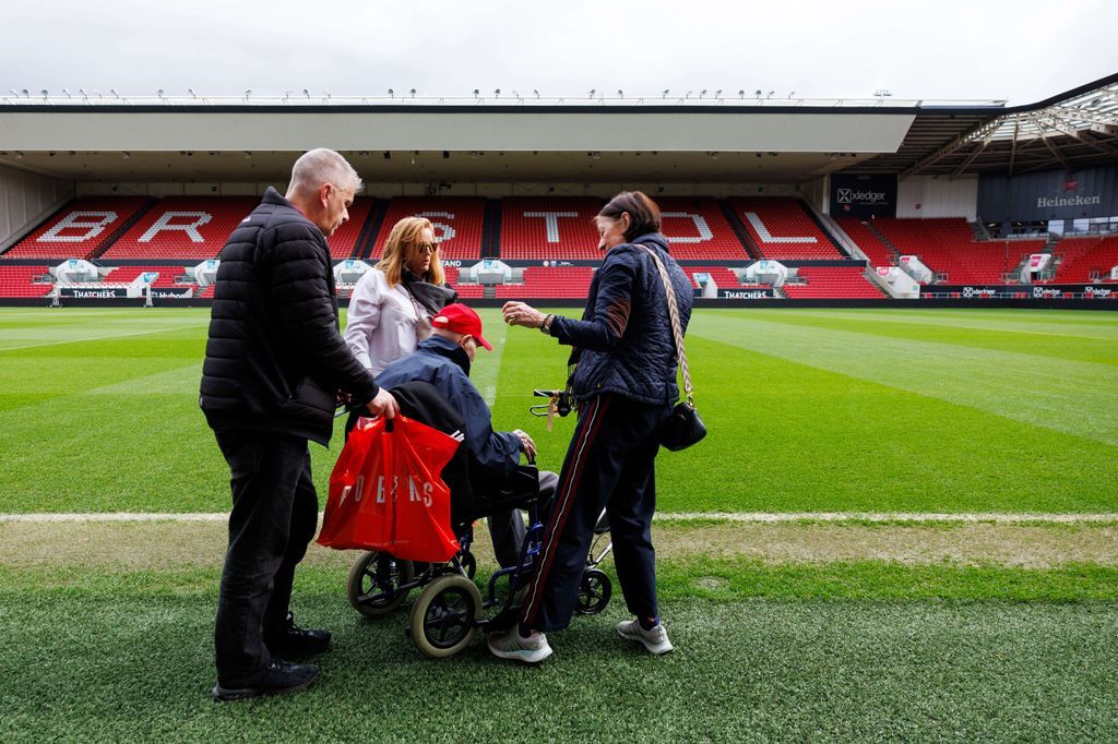102-year-old Ivor Taylor visits Ashton Gate - Bristol City FC