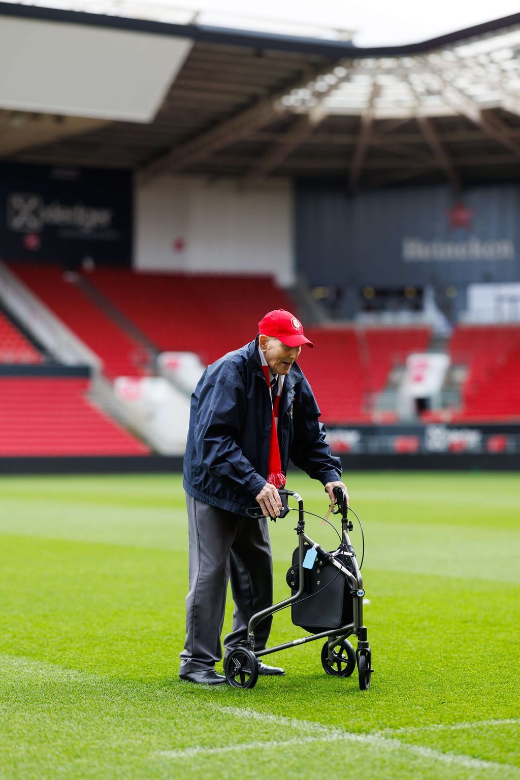 102-year-old Ivor Taylor visits Ashton Gate - Bristol City FC
