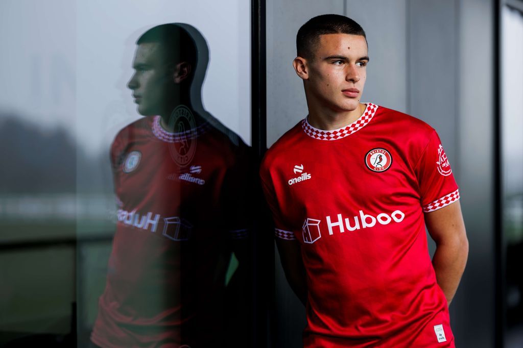 Skinner signs first pro deal - Bristol City FC