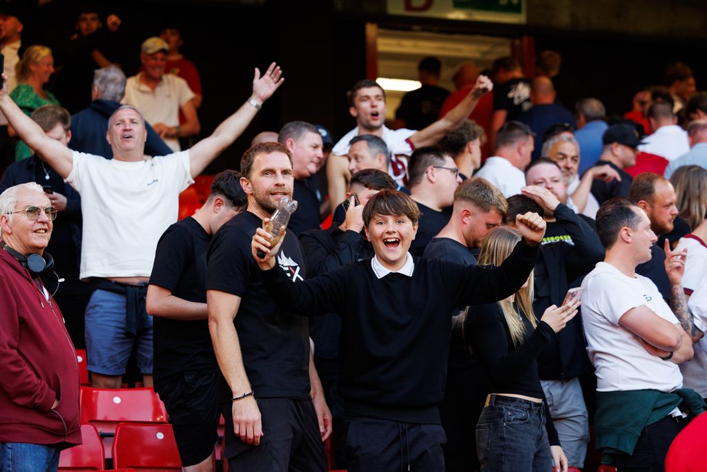 Fan Gallery: Cider Army at Bramall Lane - Bristol City FC