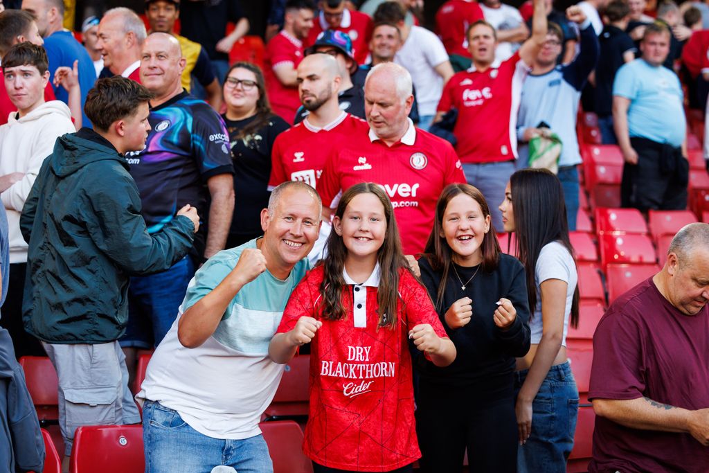 Fan Gallery: Cider Army at Bramall Lane - Bristol City FC