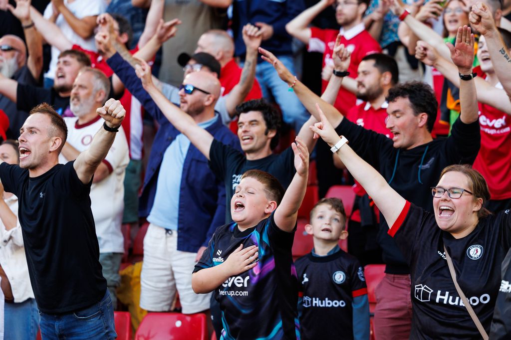 Fan Gallery: Cider Army at Bramall Lane - Bristol City FC