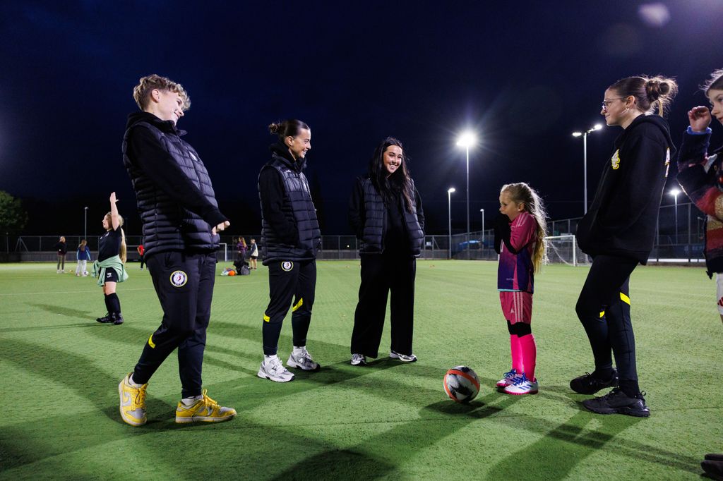 Powell and O'Leary visit Hartcliffe Women and Girls' session - Bristol ...